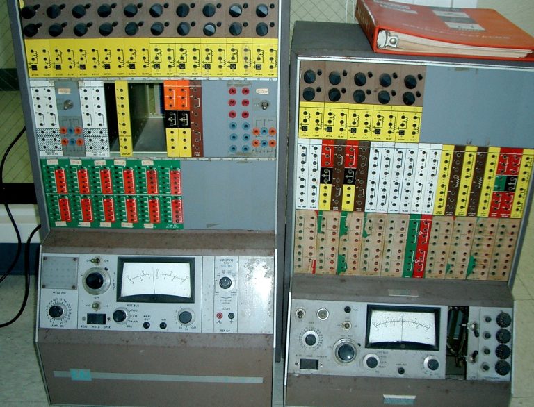 Computadoras analógicas. • Computadoras